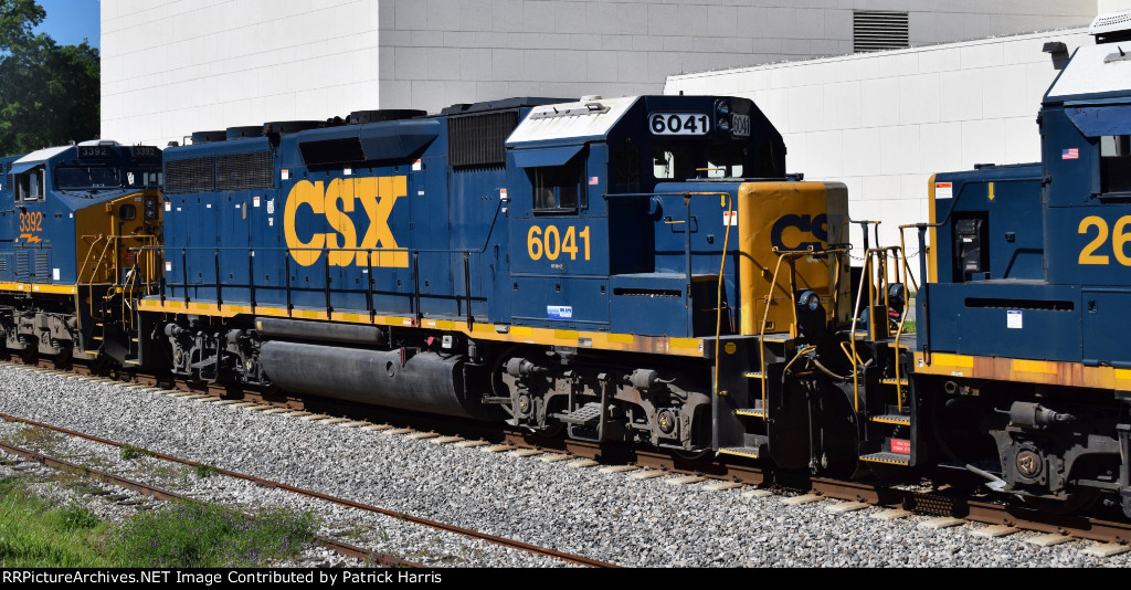 CSX 6041 X-B&O 4142 GP38-2s rebuilt from GP40-2 on CSX in Cartersville GA 4:37PM 05-02-2017